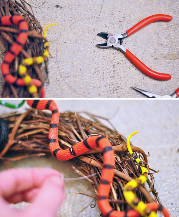 DIY Halloween // Spooky Slithering Snake Wreath