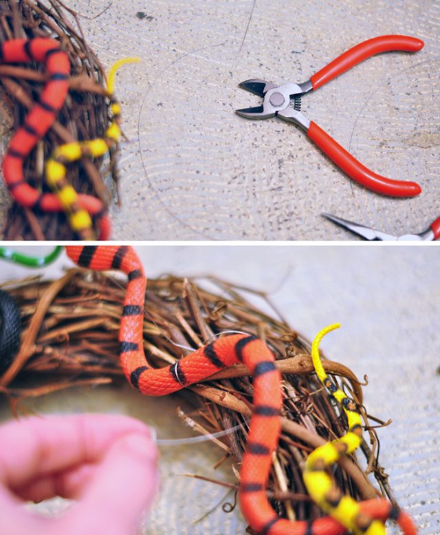 DIY Halloween // Spooky Slithering Snake Wreath