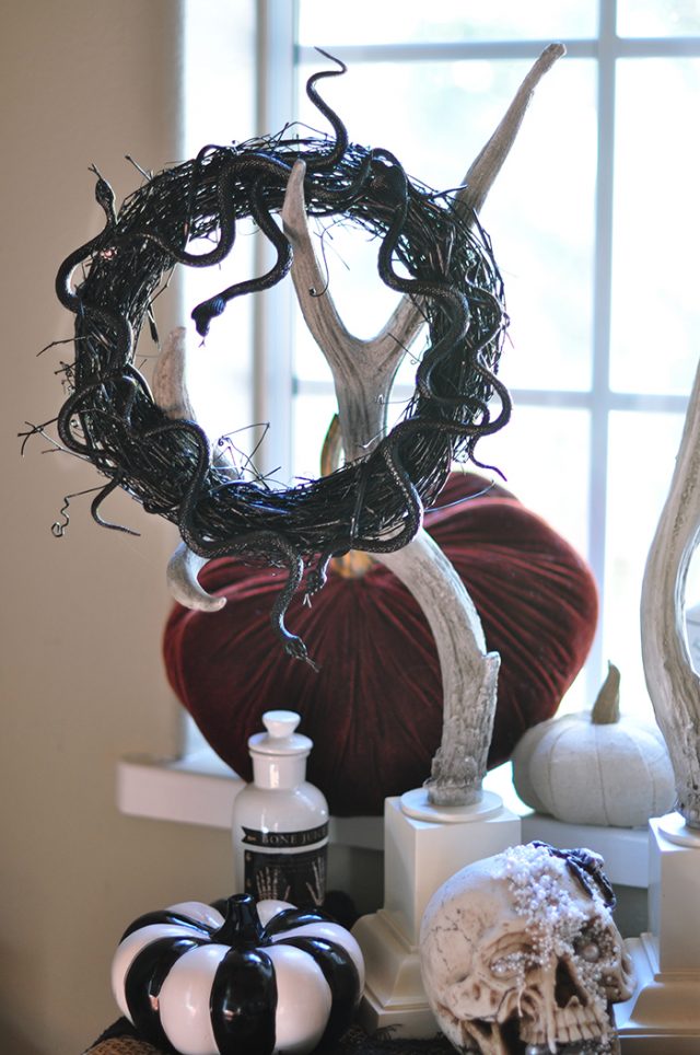 DIY Halloween // Spooky Slithering Snake Wreath