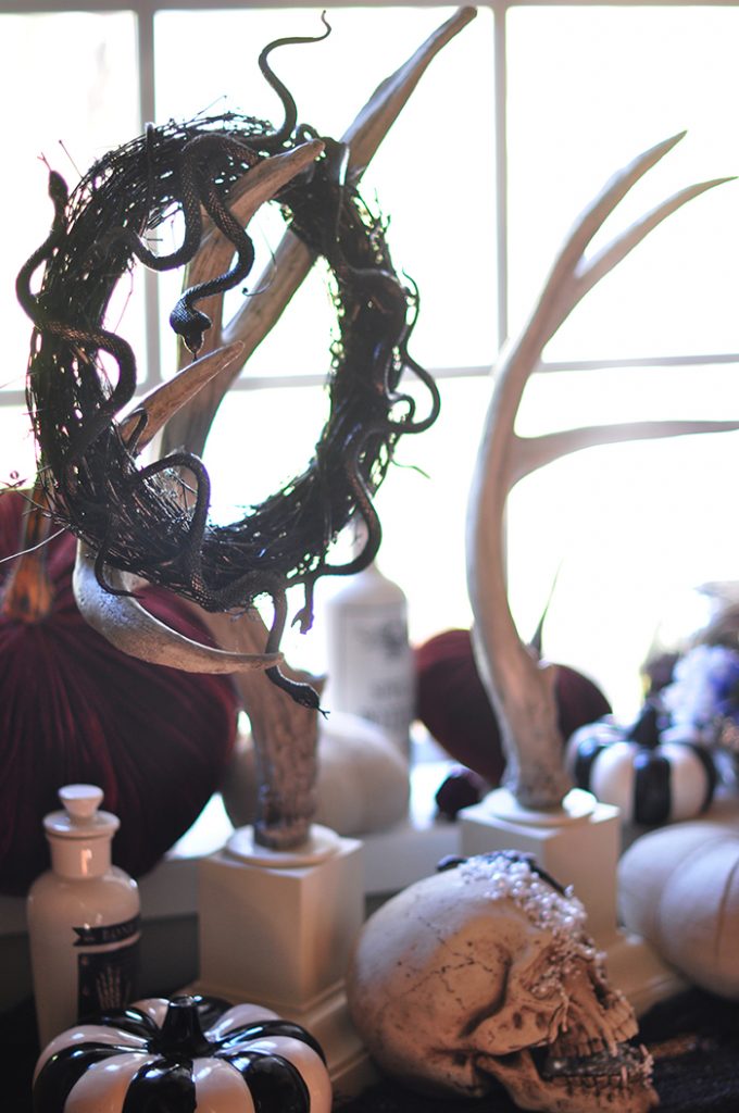 DIY Halloween // Spooky Slithering Snake Wreath