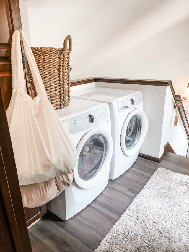 UpCycle DIY // Reuse and Recycle Comforter Carry Bags into Laundry Bags