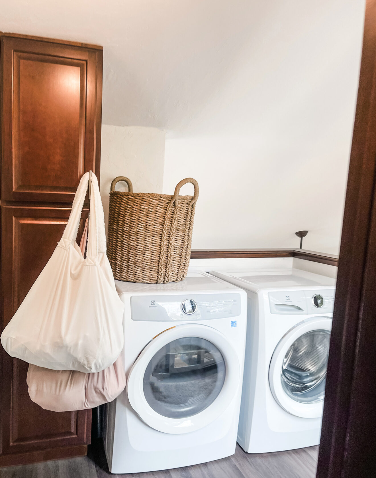 UpCycle DIY // Reuse and Recycle Comforter Carry Bags into Laundry Bags