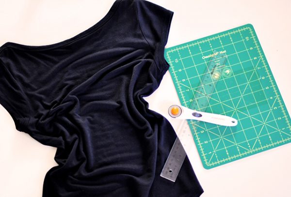 DIY Slashed T-Shirt // How to Make an iIllusion V-neck – Tutorial