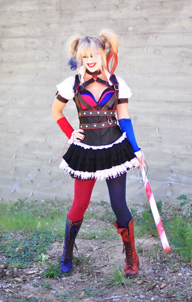 DIY Harley Quinn Costume – Arkham Knight // Corset Tutorial