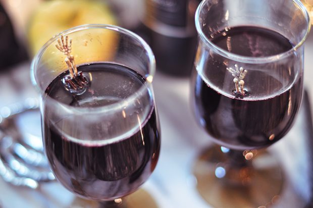 Halloween Ideas // Spooky Drowning Zombie Merlot Cocktails